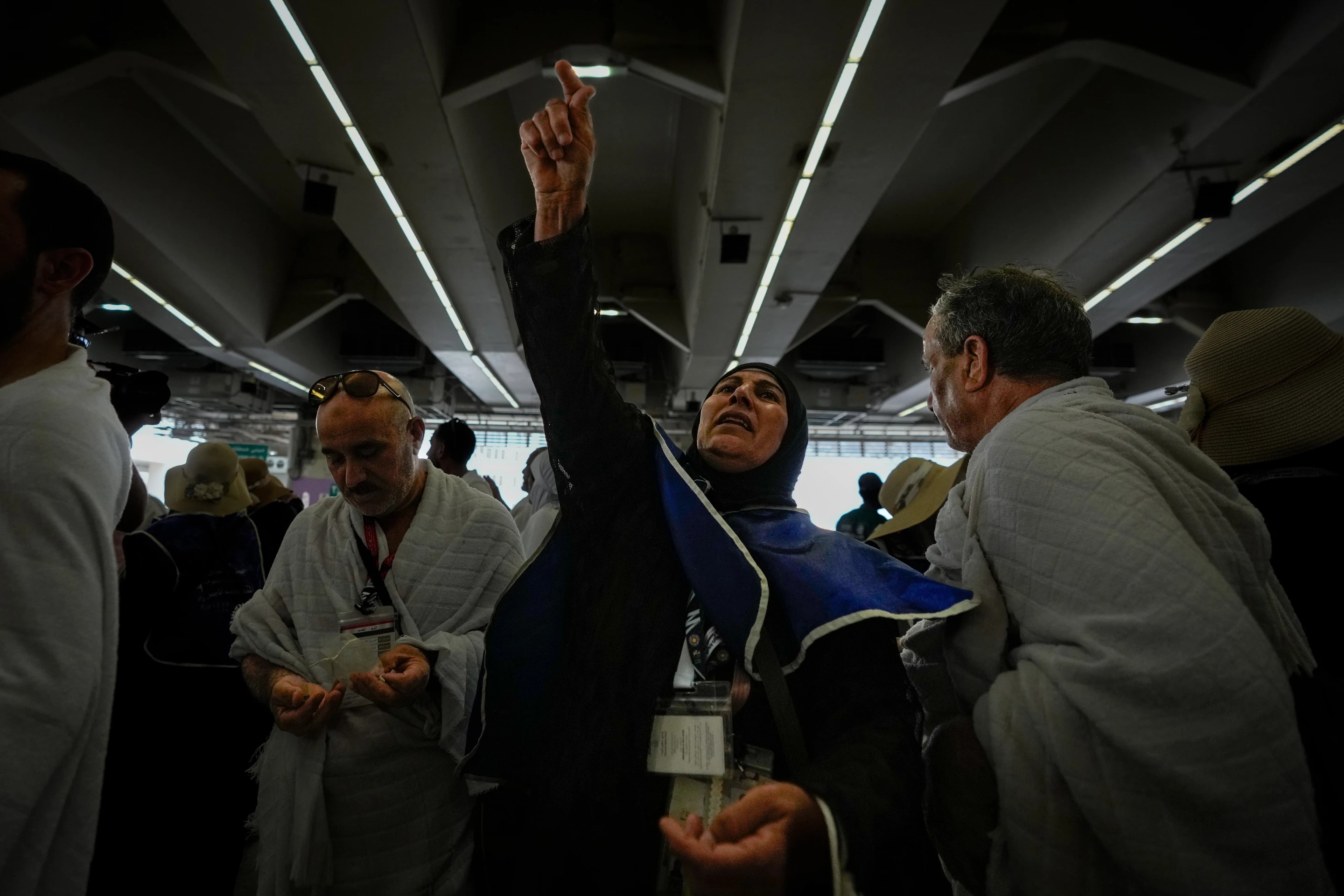 Hajj pilgrims perform rituals in soaring heat as Eid-al Adha ...